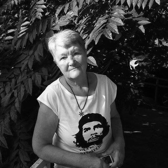 Poesía de Bulgaria: «En el filo de la aguja», un poema de Ruzha ...